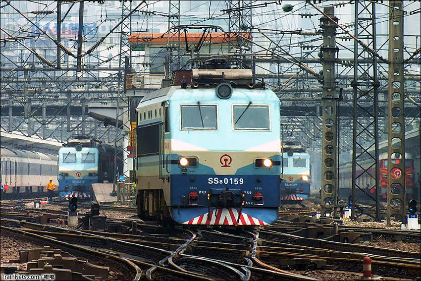 非人狂想屋 | 你的火车发源地 » 正在回库的SS8