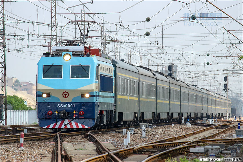 非人狂想屋 | 你的火车发源地 » SS8-0001牵引Z99次