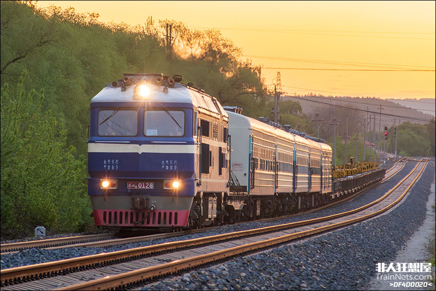 非人狂想屋 | 你的火车发源地 » DF8-0128牵引工程列车