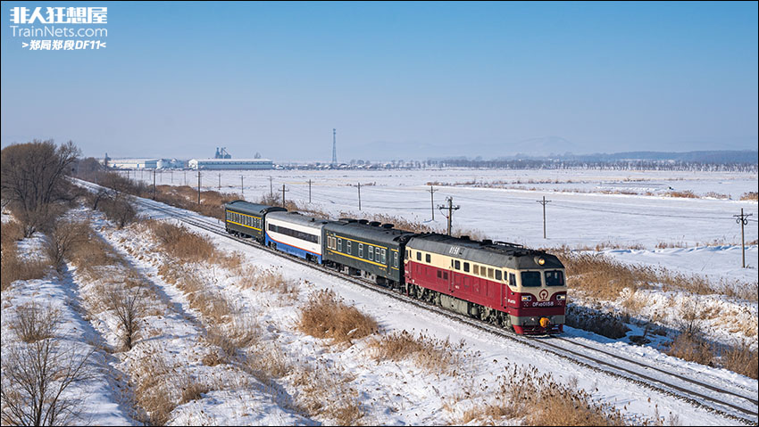 非人狂想屋 | 你的火车发源地 » 哈局三段DF4D牵引林东线巡检车